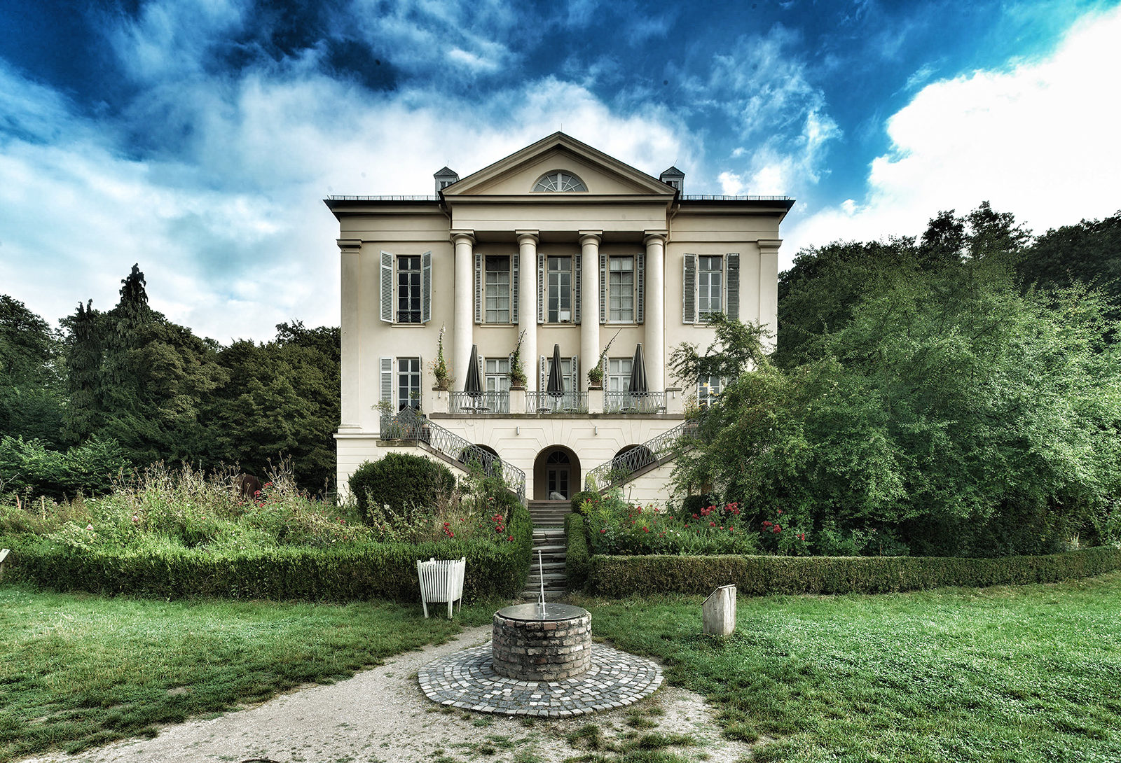 Schloss Freudenberg | Theater kuenstlerhaus43 im Palasthotel Wiesbaden